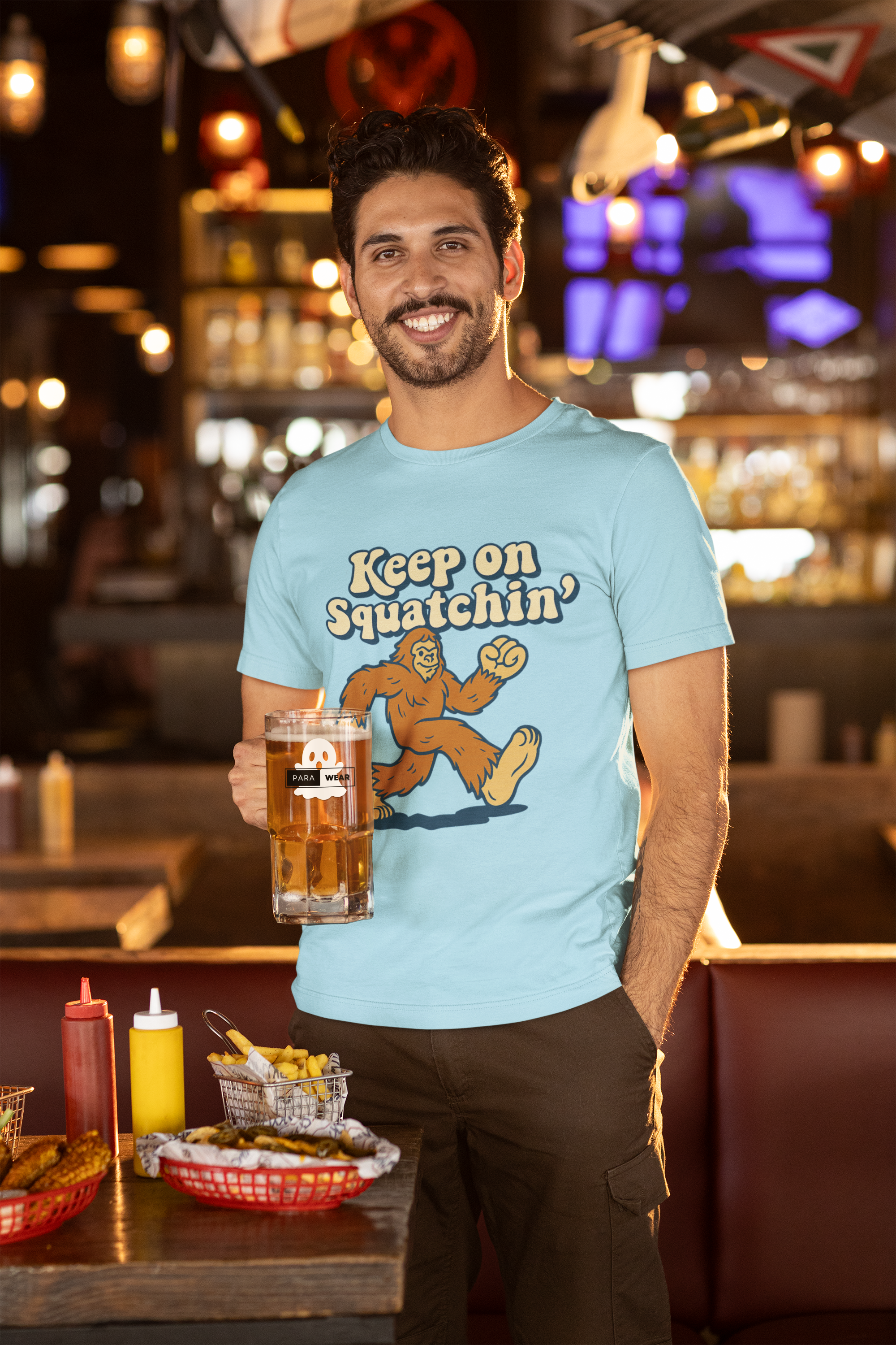 Keep on Squatchin’ Tee – Funny Bigfoot Retro Cryptid T-Shirt – Para Wear